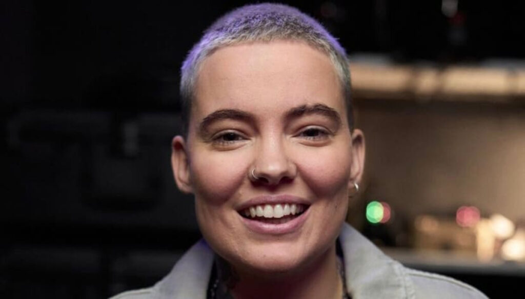 Roxane Bruneau raconte sa première expérience en France - Star Québec