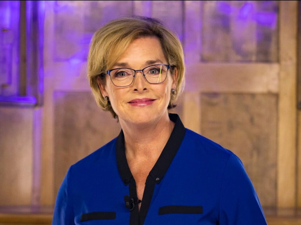 Découvrez 11 photos de la journaliste Sophie Thibault pour En direct de ...