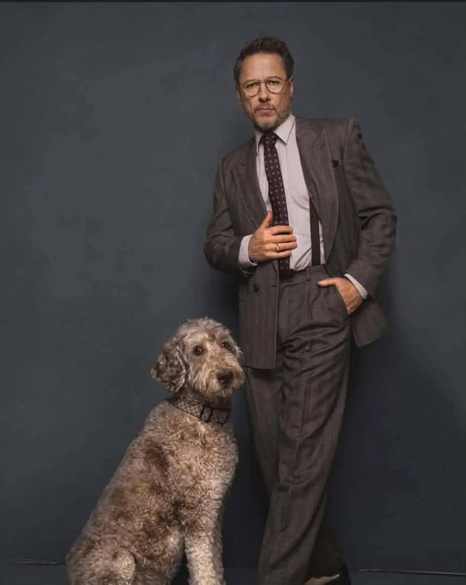 Stéphane Rousseau montre sa nouvelle cour avec son chien - Star Québec