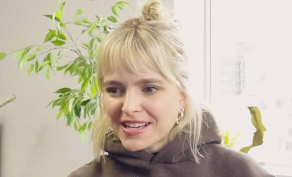 Sarah-Jeanne Labrosse répond à une question qui revient sur son ...